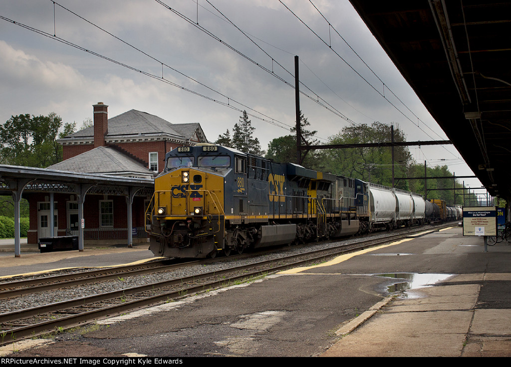 CSX ES44AC #880 on Q418-11